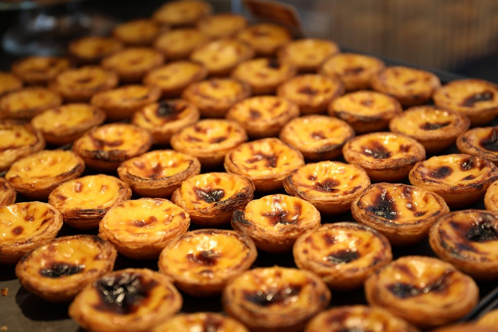 Bombas o Pavitas rellenas de crema pastelera - El mundo de las tartas